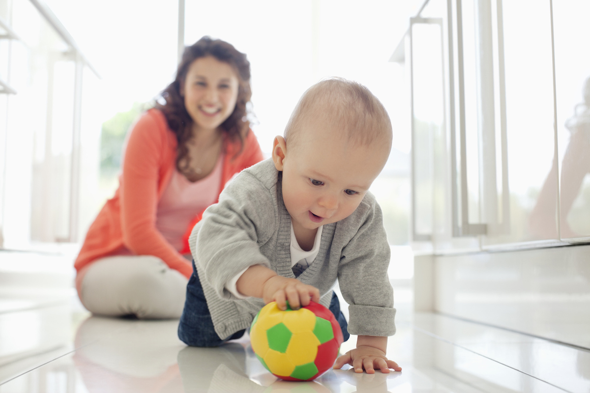 10 Ways to Help Babies Develop Their Pincer Grasp - Kids Eat in Color