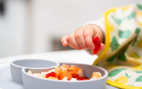 10 Ways to Help Babies Develop Their Pincer Grasp - Kids Eat in Color